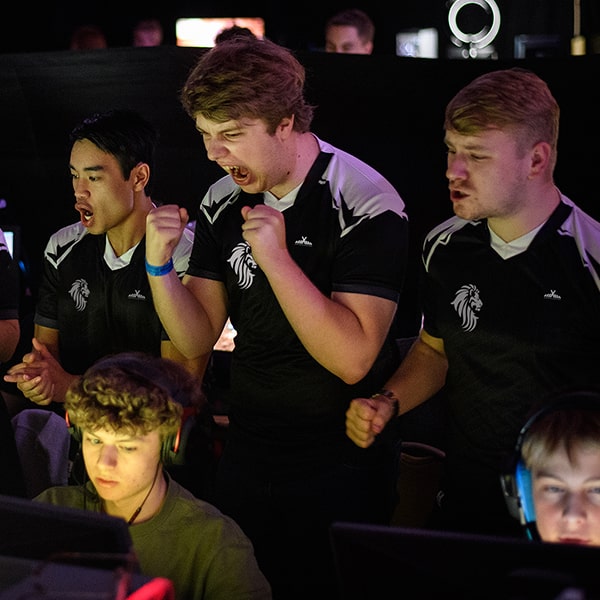 How to Create a Unique Identity For Your Esports Team With Uniform Design?